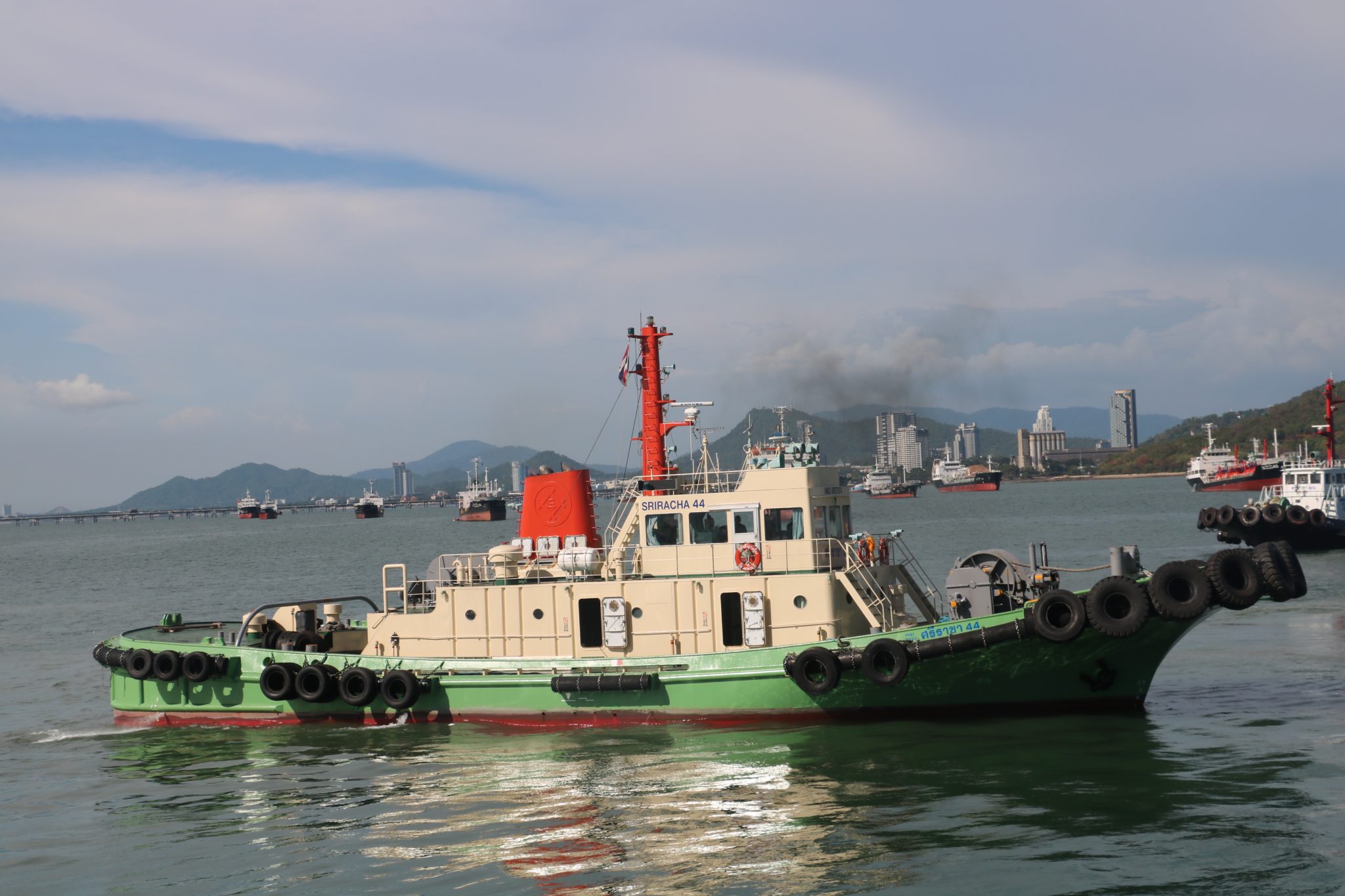 FLEET TUGBOAT - Sriracha Tugboat